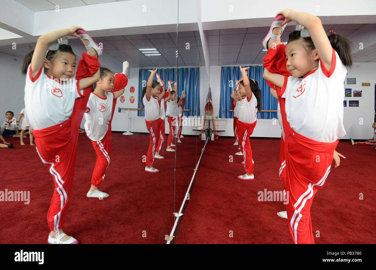 Handan, Handan, China. 26th July, 2018. Handan, CHINA-Students attend ...