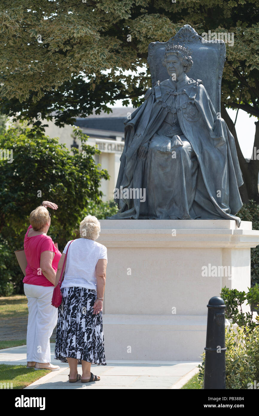 Bronze Statue Queen Elizabeth Ii High Resolution Stock Photography and ...