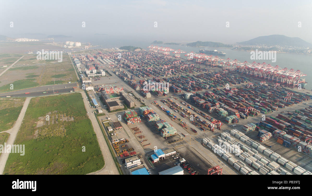(180726) -- SHANGHAI, July 26, 2018 (Xinhua) -- Aerial photo taken on ...