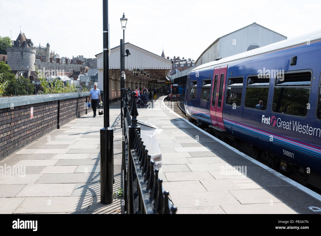 Windsor link railway hi-res stock photography and images - Alamy