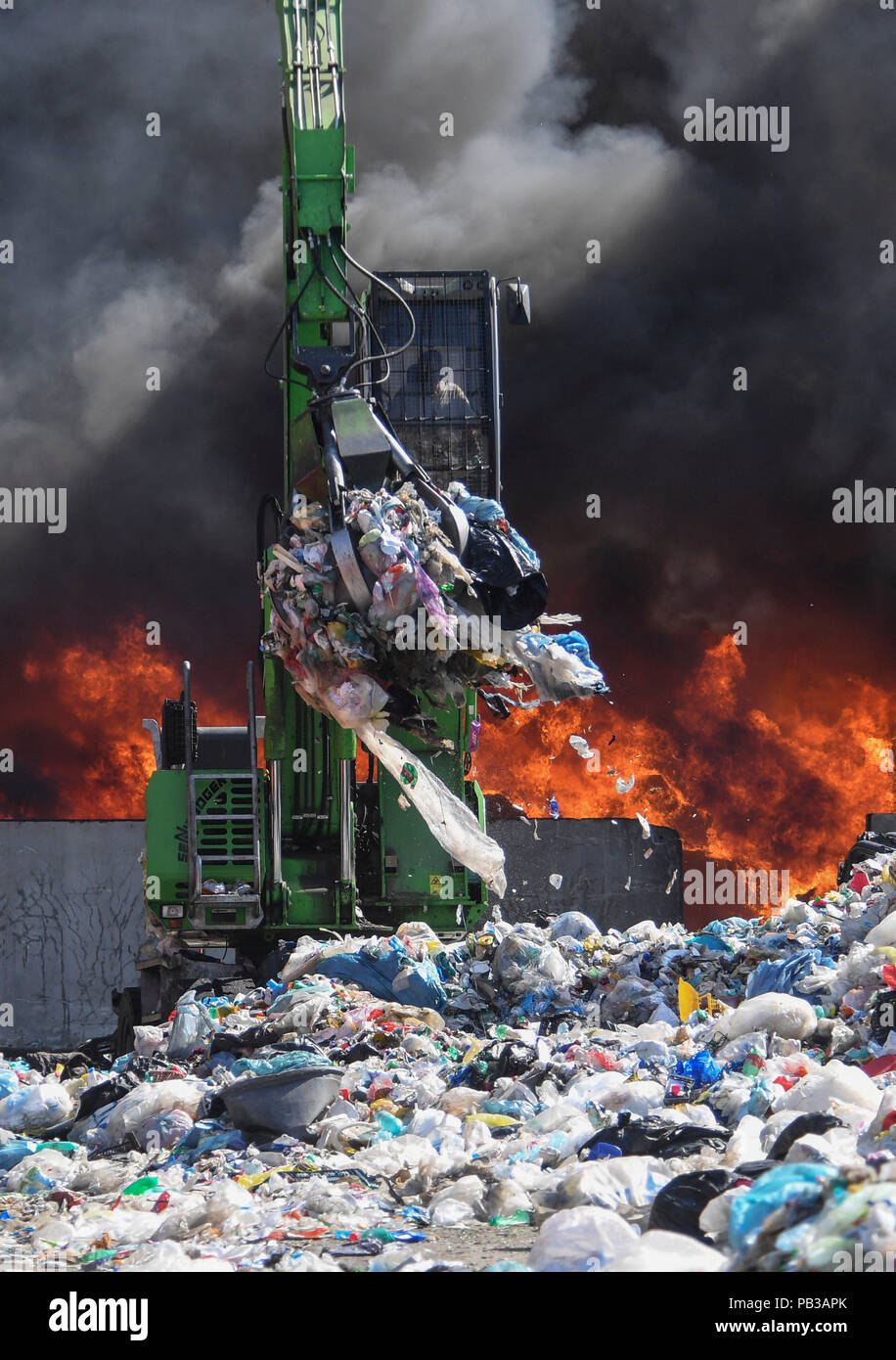 Factory fires hi-res stock photography and images - Alamy