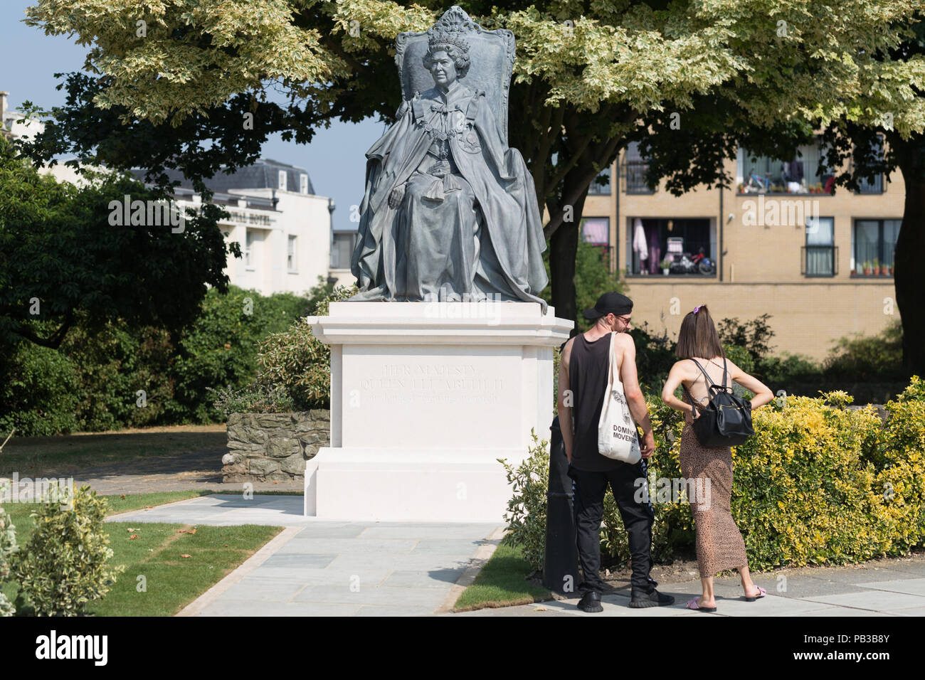 Bronze Statue Queen Elizabeth Ii High Resolution Stock Photography and ...