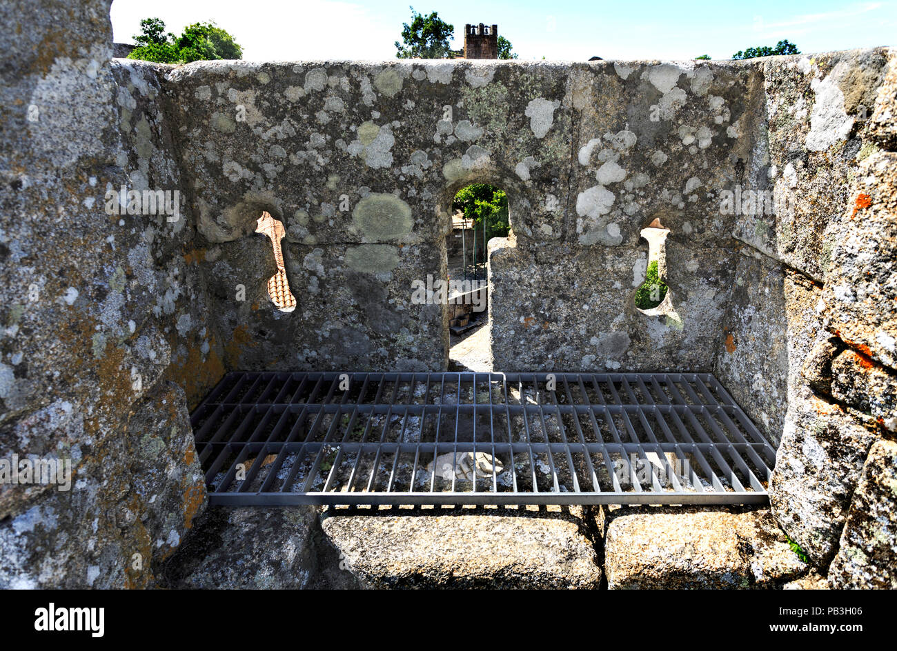 Medieval arrow loop hi-res stock photography and images - Alamy