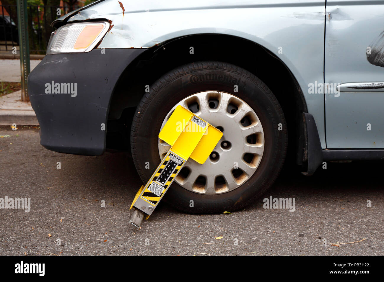 A Paylock SmartBoot Wheel Clamp on a Car Stock Photo - Alamy