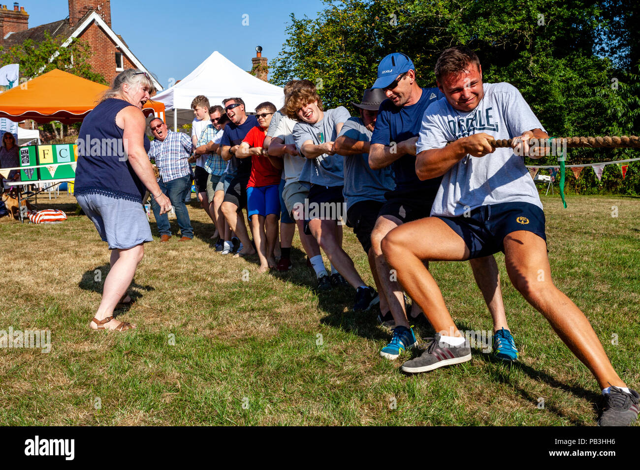 A Traditional Tug Of War, Fairwarp Village Fete, Fairwarp, Sussex, UK ...