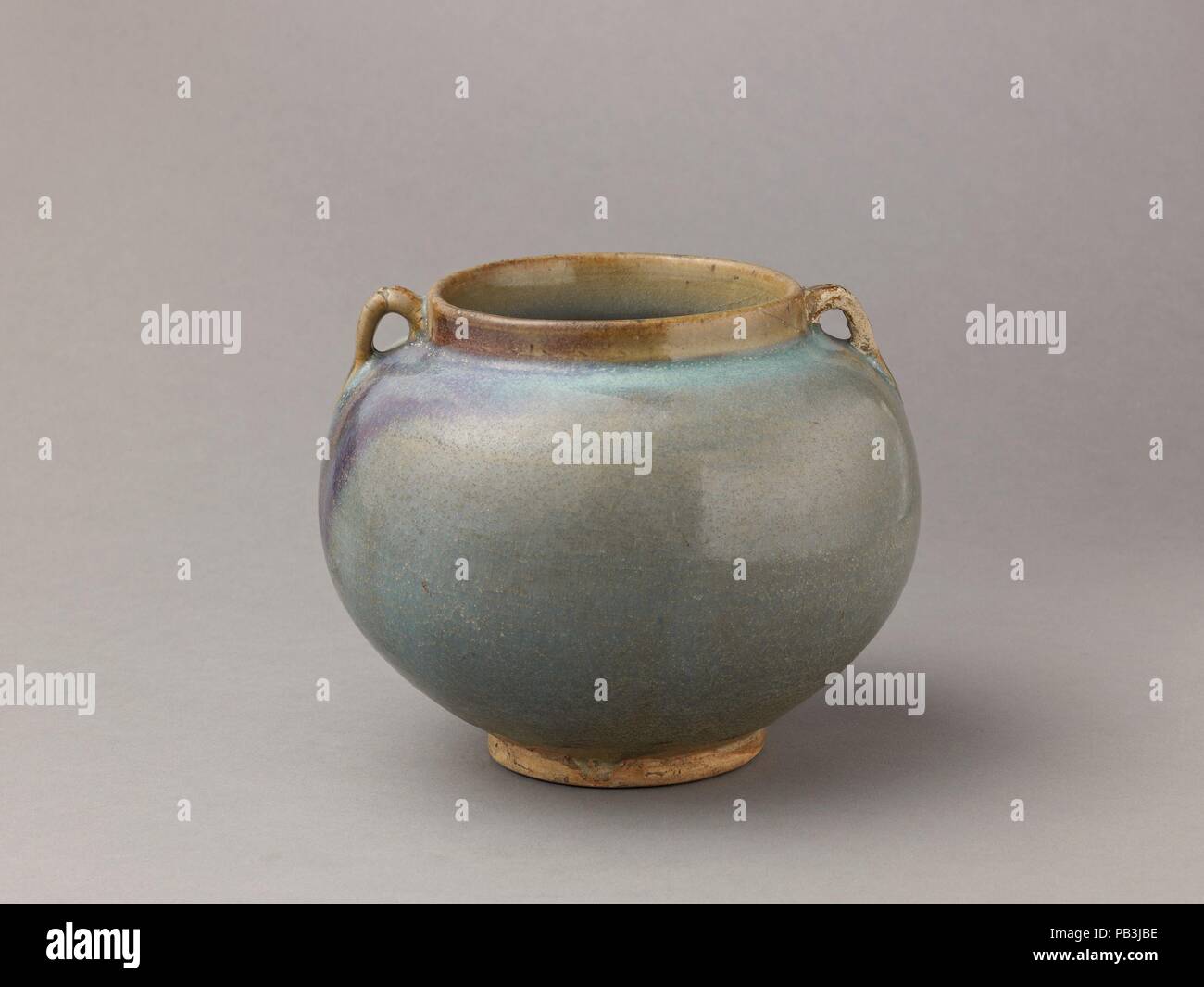 Jin dynasty chinese ceramics hi-res stock photography and images - Alamy