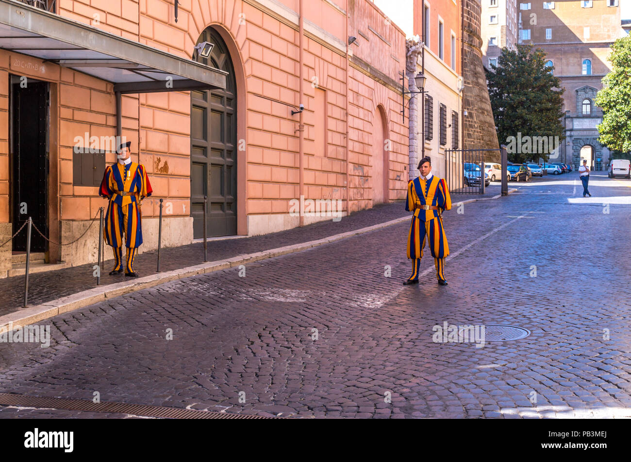 Two standing guards hi-res stock photography and images - Alamy