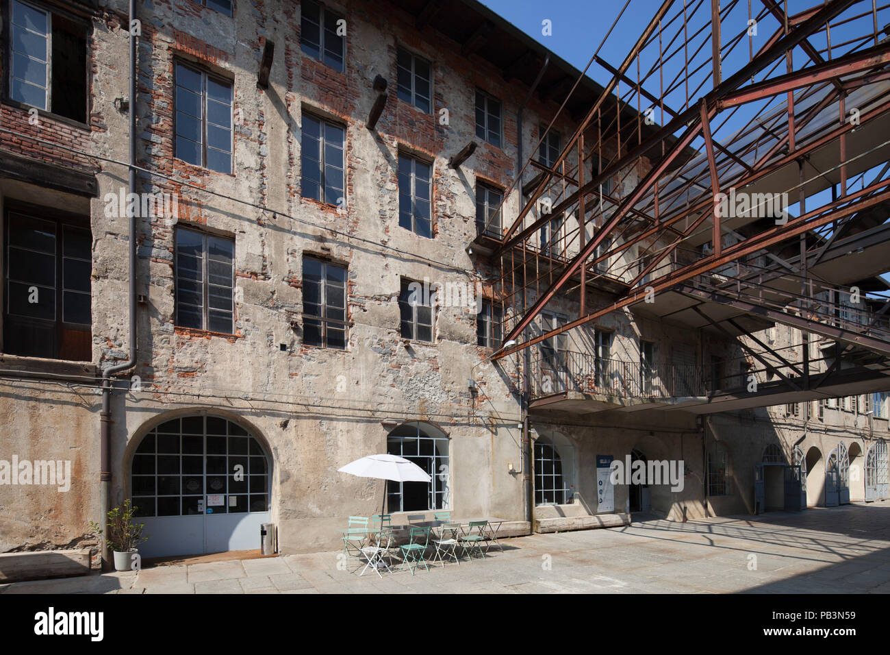 Factory old fashioned facade hi-res stock photography and images - Alamy