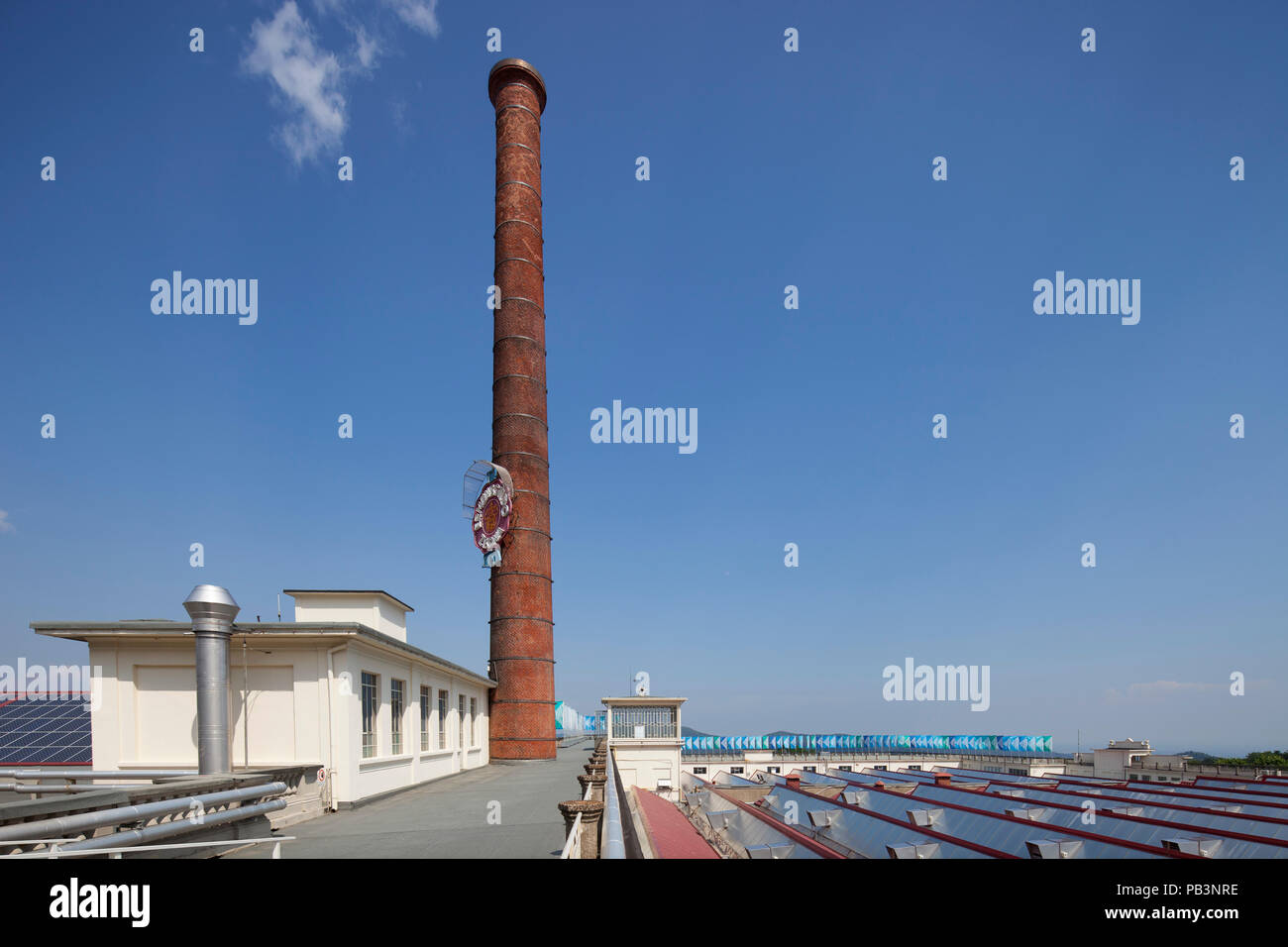 Installation of bricks hi-res stock photography and images - Alamy