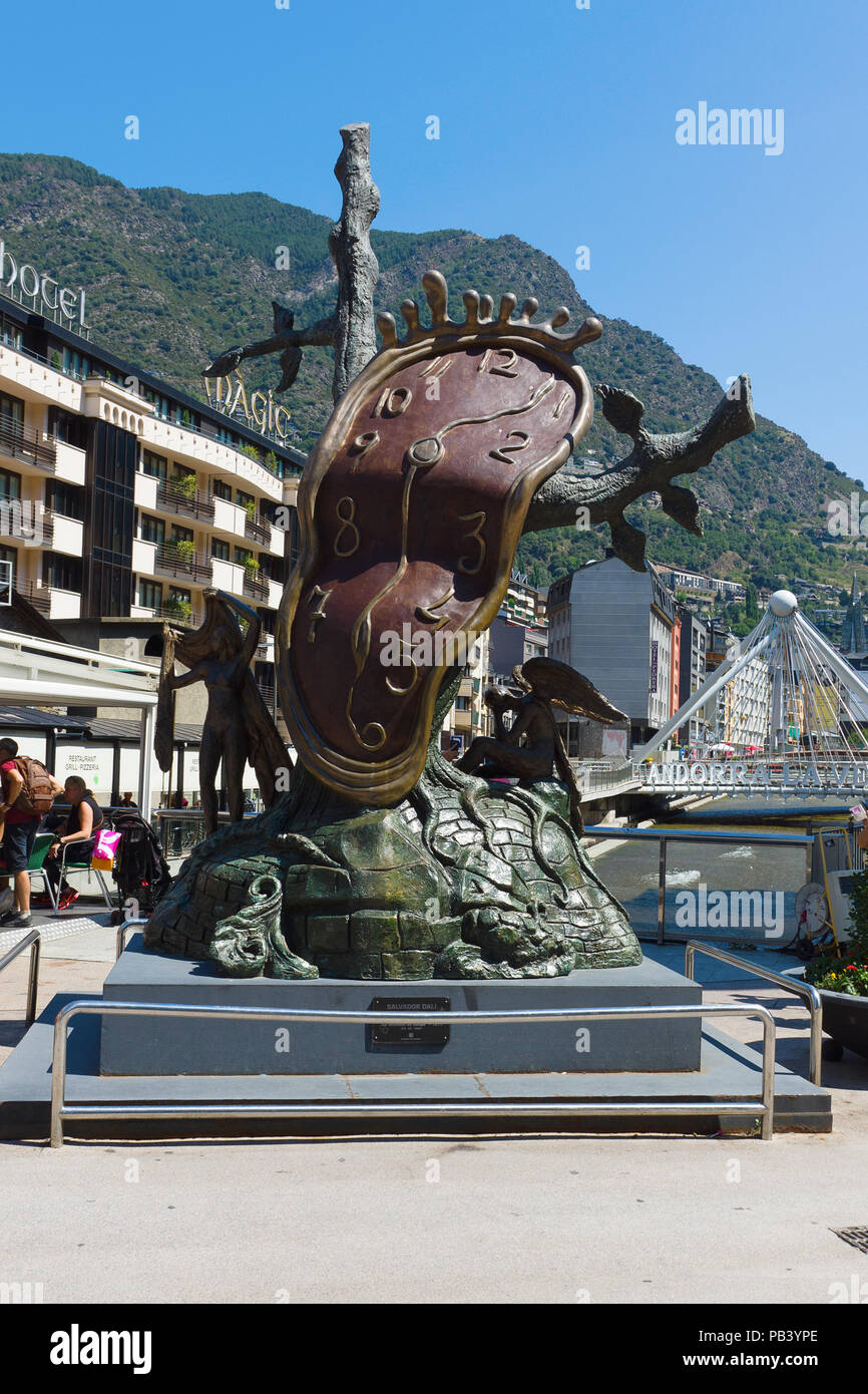 Salvador dali clock hi-res stock photography and images - Alamy