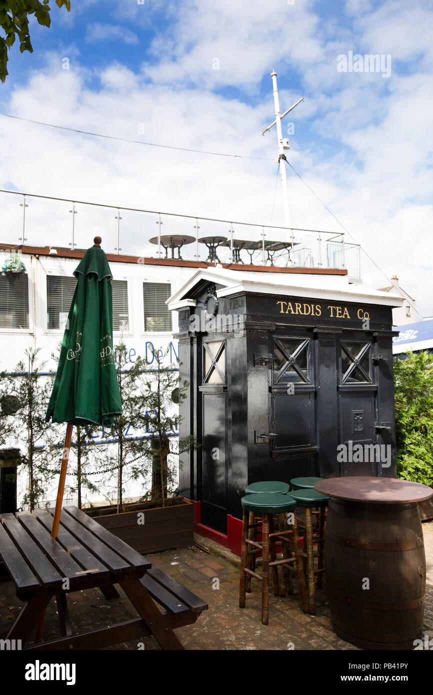 Police box 1950s hi-res stock photography and images - Alamy