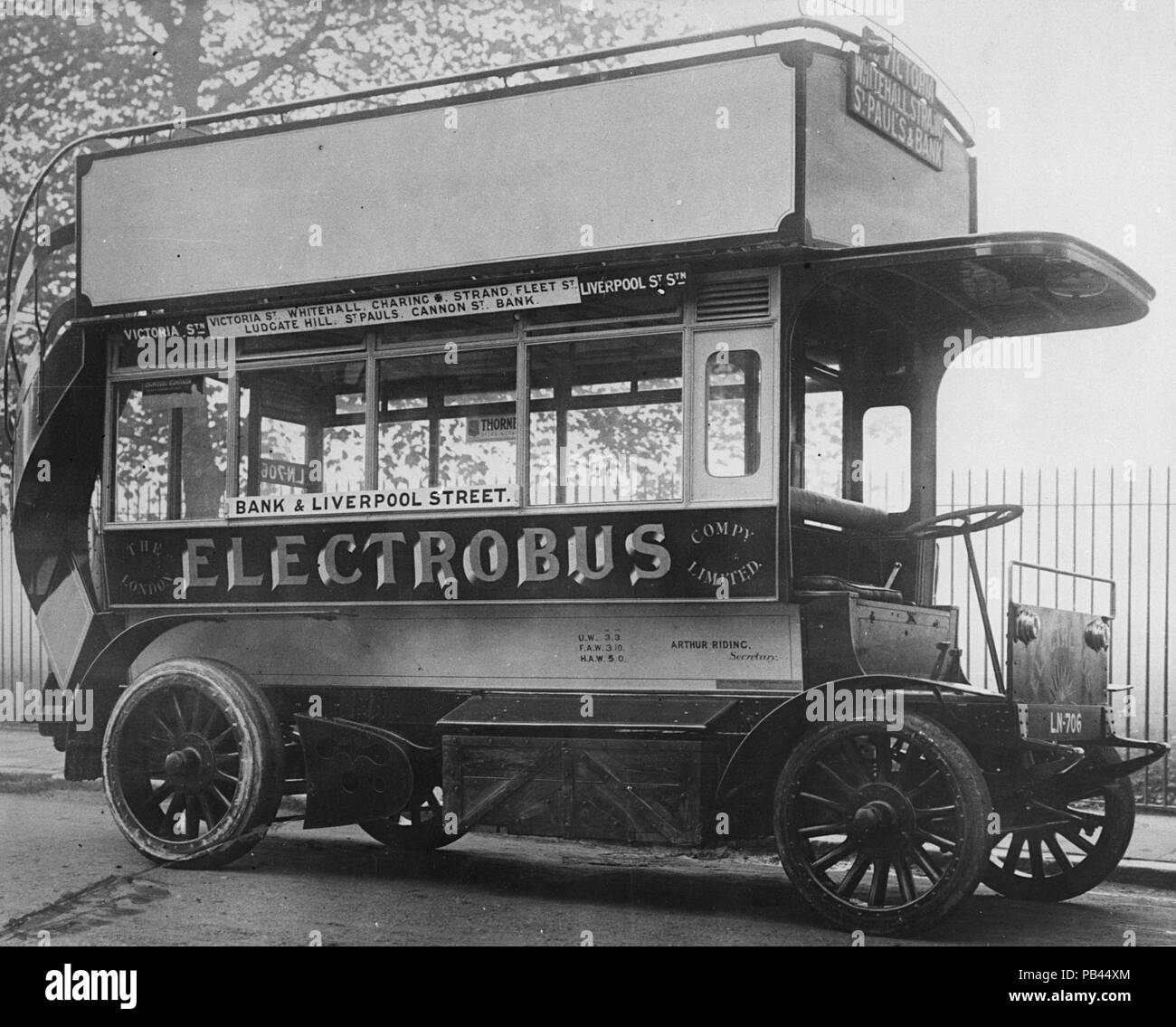 Edwardian vehicle hi-res stock photography and images - Alamy