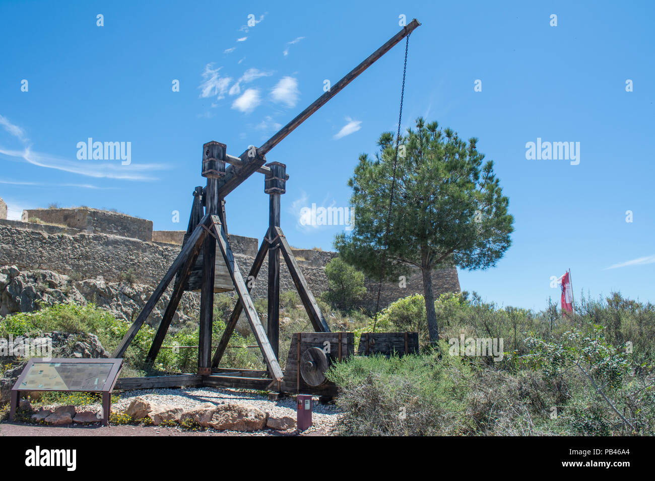 Medieval catapult weapon hi-res stock photography and images - Alamy