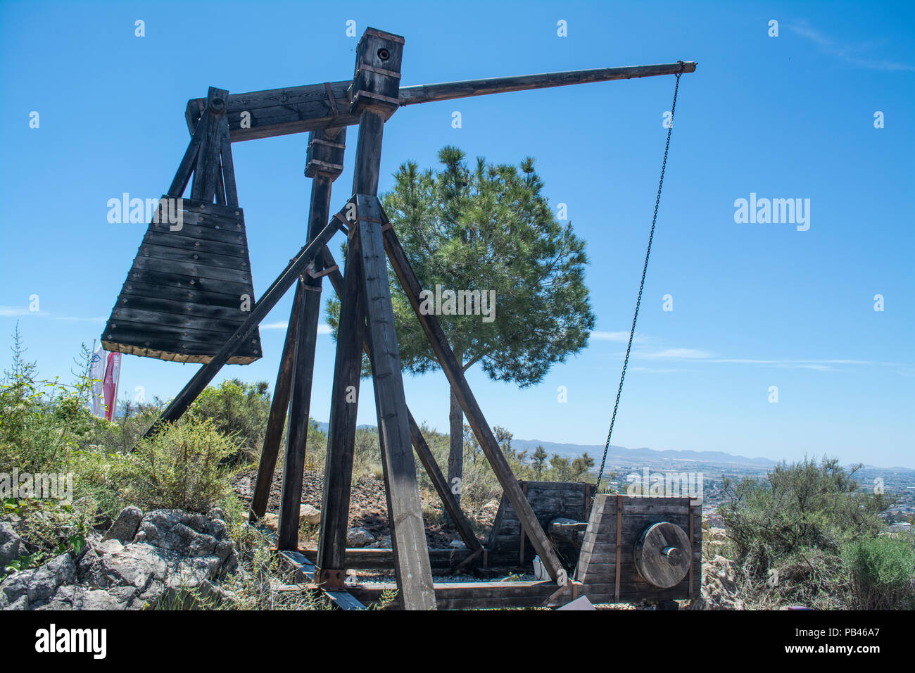 Medieval catapult weapon hi-res stock photography and images - Alamy