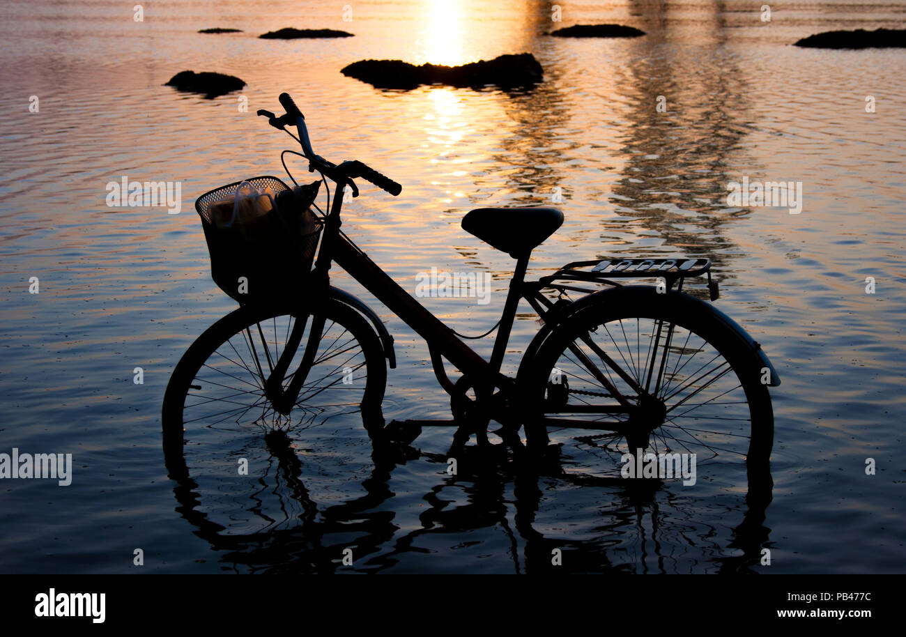 bicycle silhouette standing in the water at sunset Stock Photo - Alamy bicycle silhouette standing in the water at sunset Stock Photo - Alamy