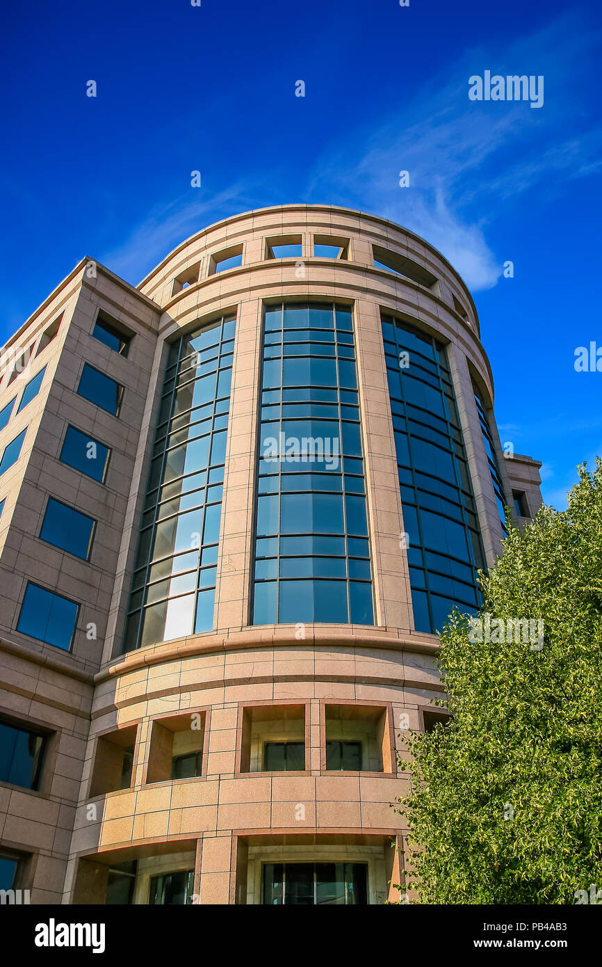 Round company building hi-res stock photography and images - Alamy