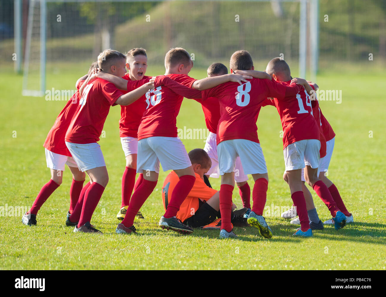 Huddle of kids hi-res stock photography and images - Alamy