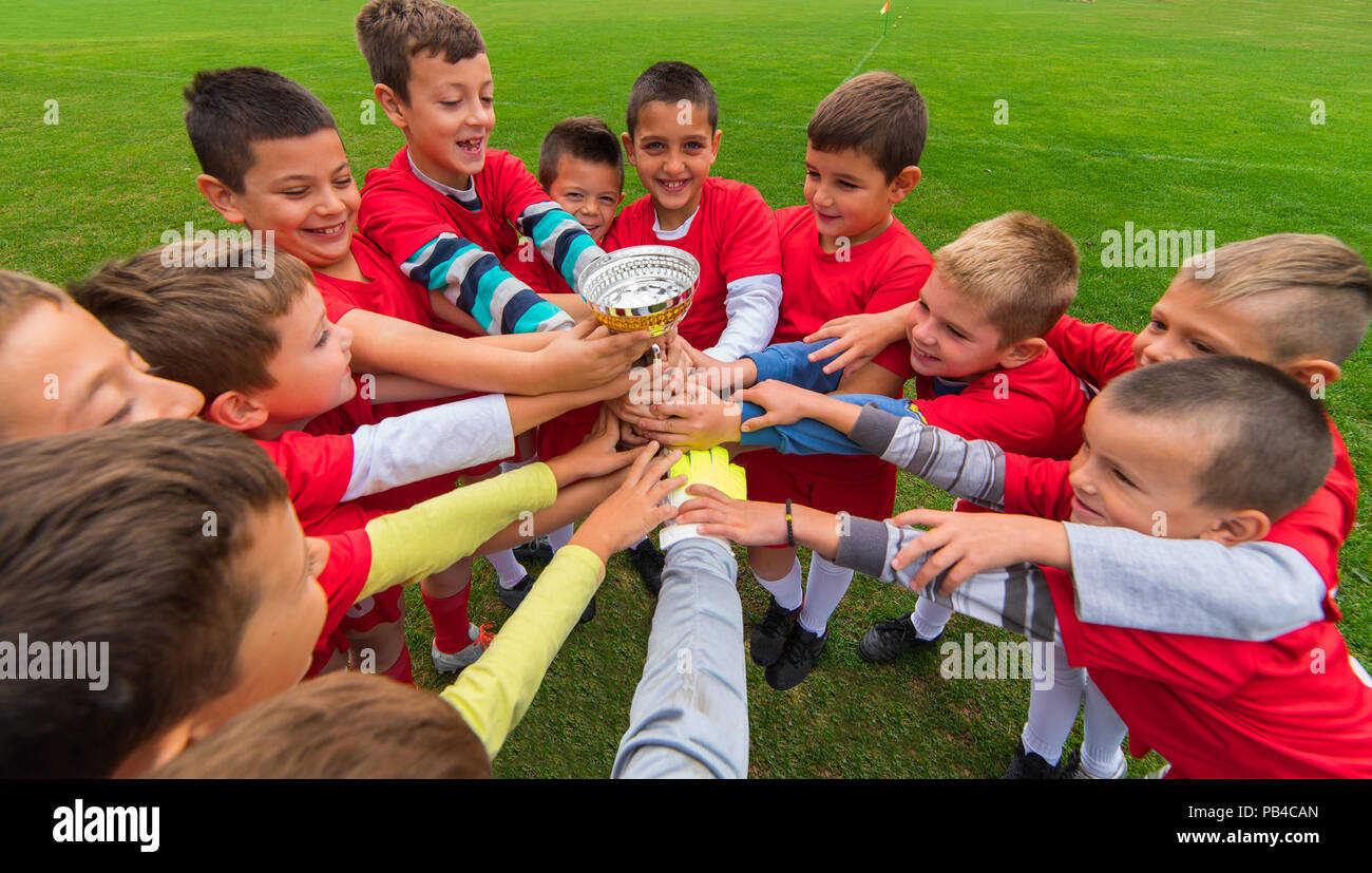 Huddle of kids hi-res stock photography and images - Alamy