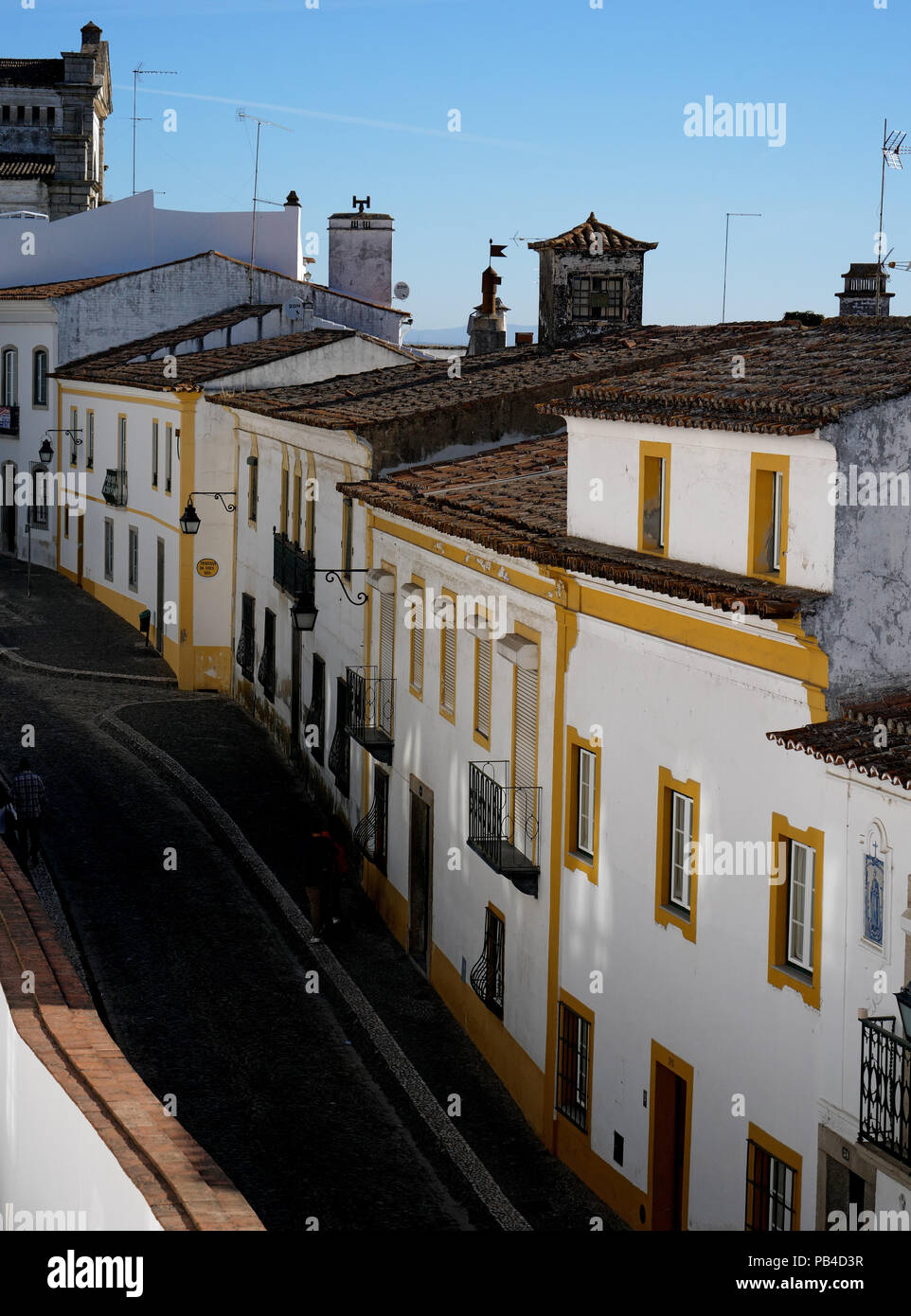 The narrow cobbled back streets of the ancient walled city of Evora ...
