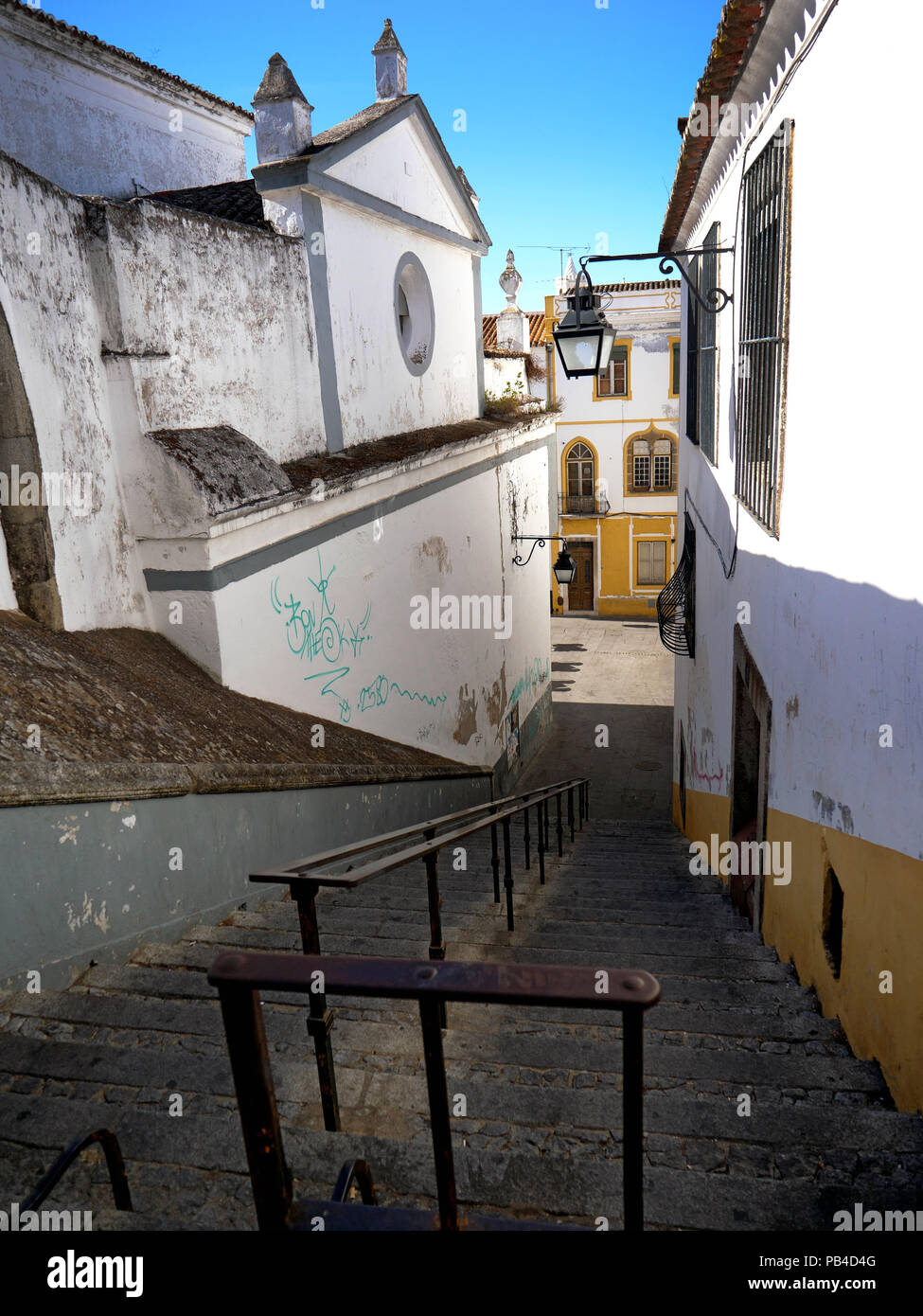 The narrow cobbled back streets of the ancient walled city of Evora ...