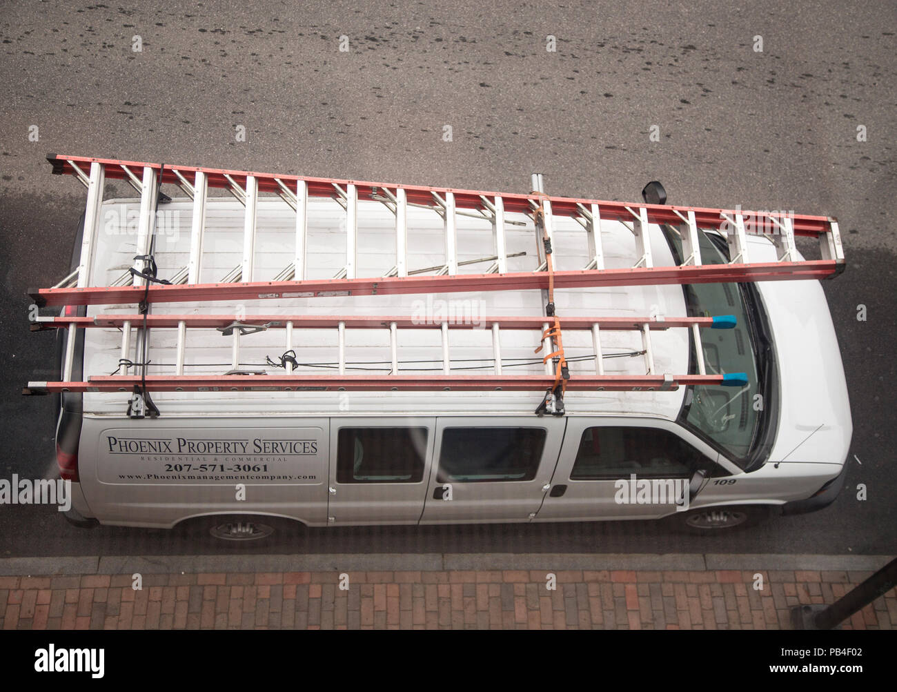 Overhead ladder hi-res stock photography and images - Alamy