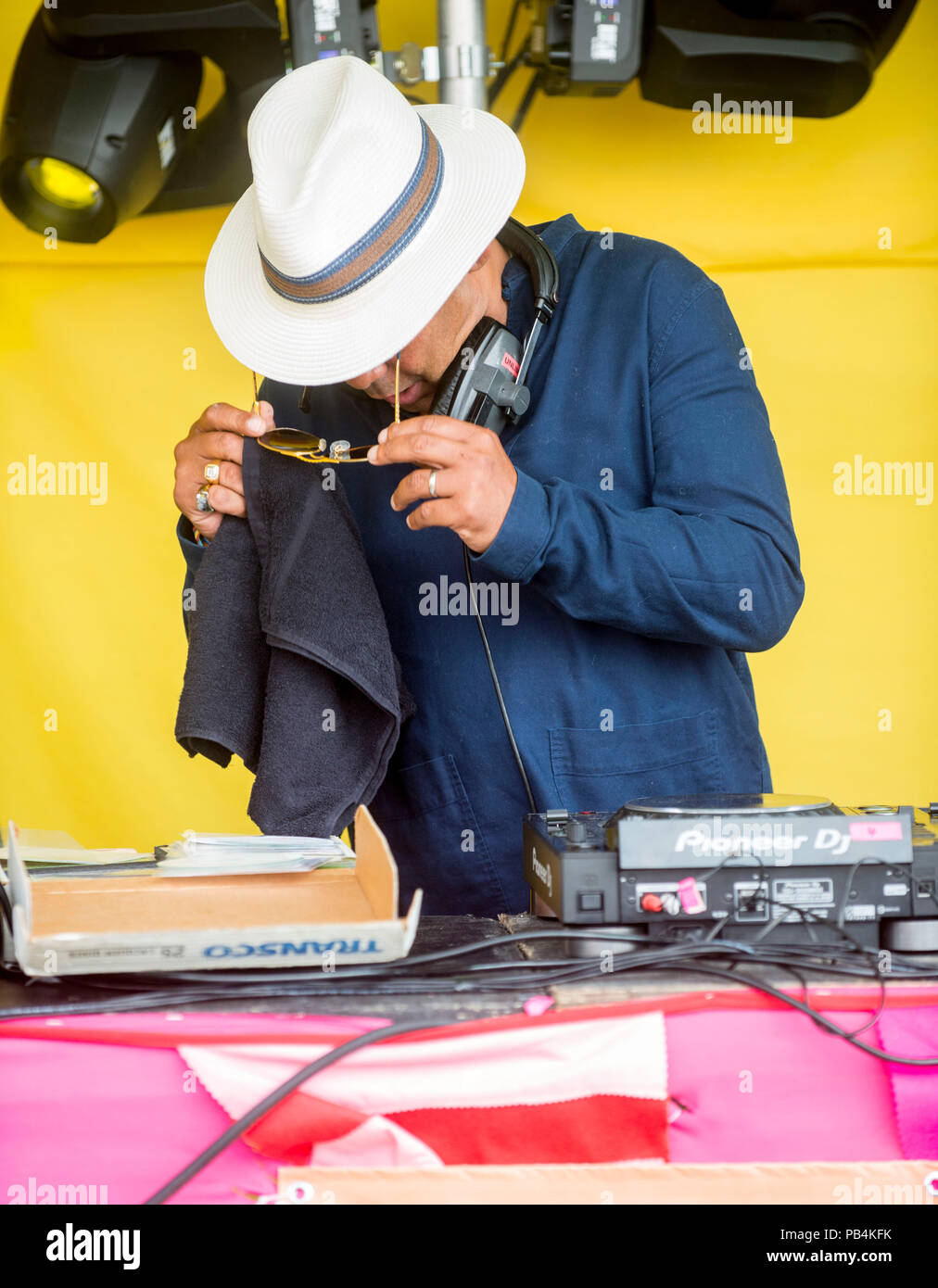 Craig charles coronation street hi-res stock photography and images - Alamy