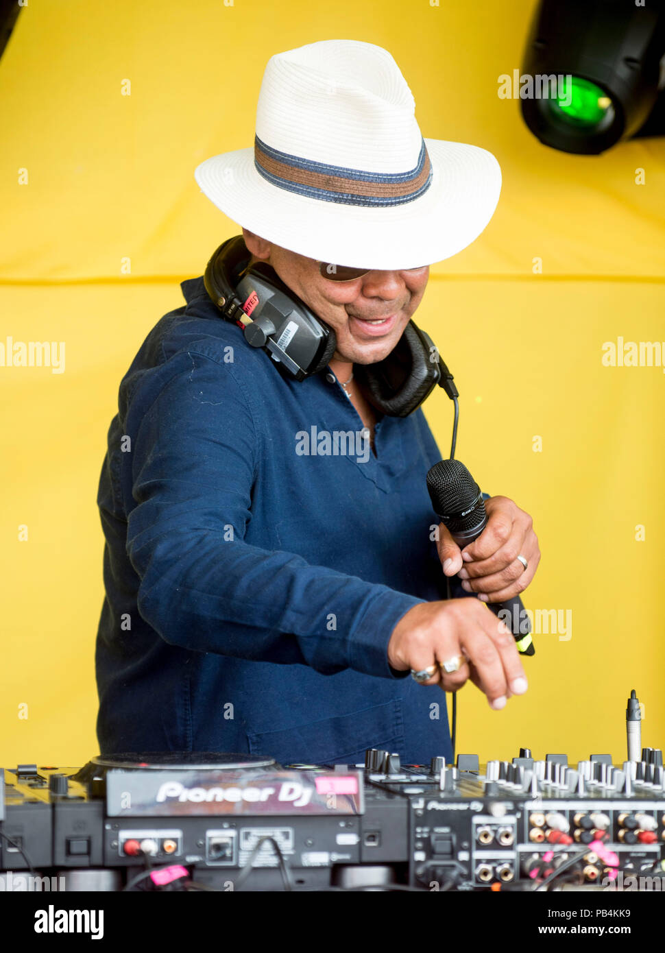 Craig charles coronation street hi-res stock photography and images - Alamy