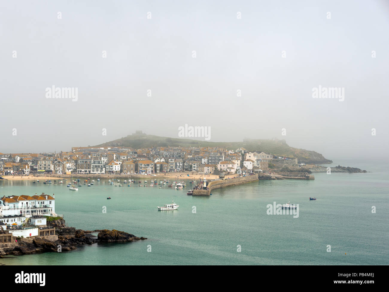 Summer in the UK, Early morning mist burning off with the sun, views ...