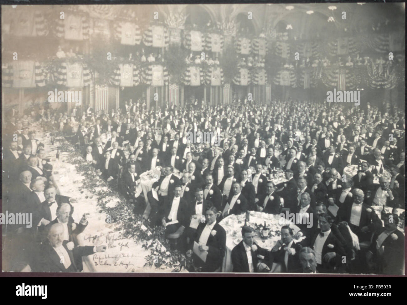 Early 1900s dinner party hi-res stock photography and images - Alamy