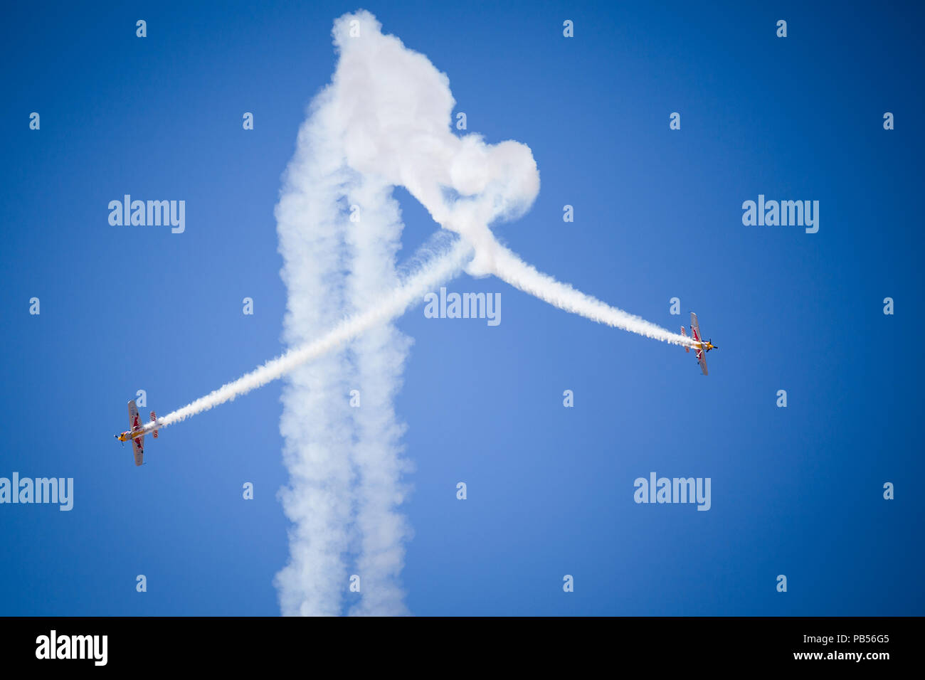 Red arrows plane pattern hi-res stock photography and images - Alamy