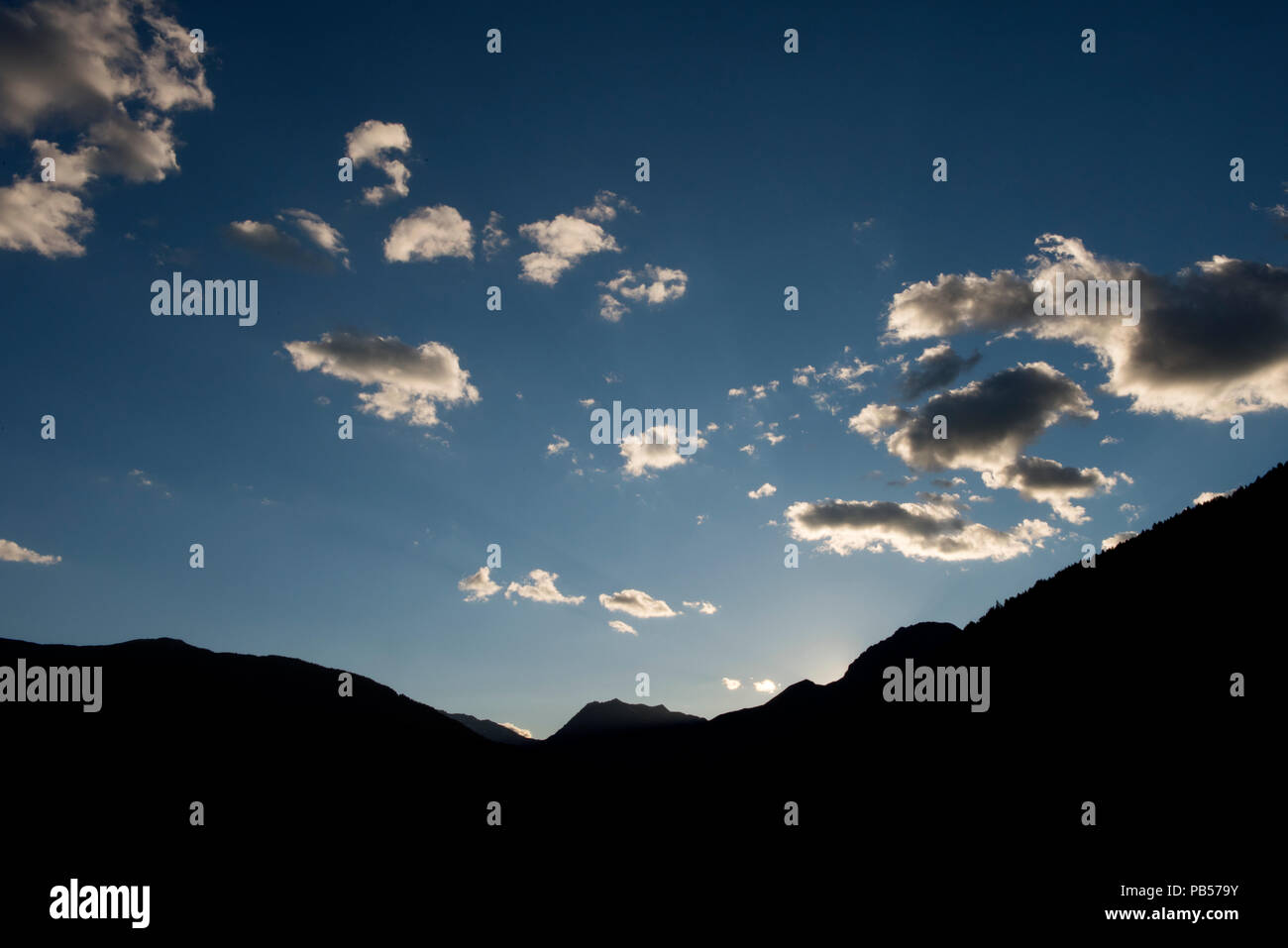 Dramatic clouds sun set hi-res stock photography and images - Alamy