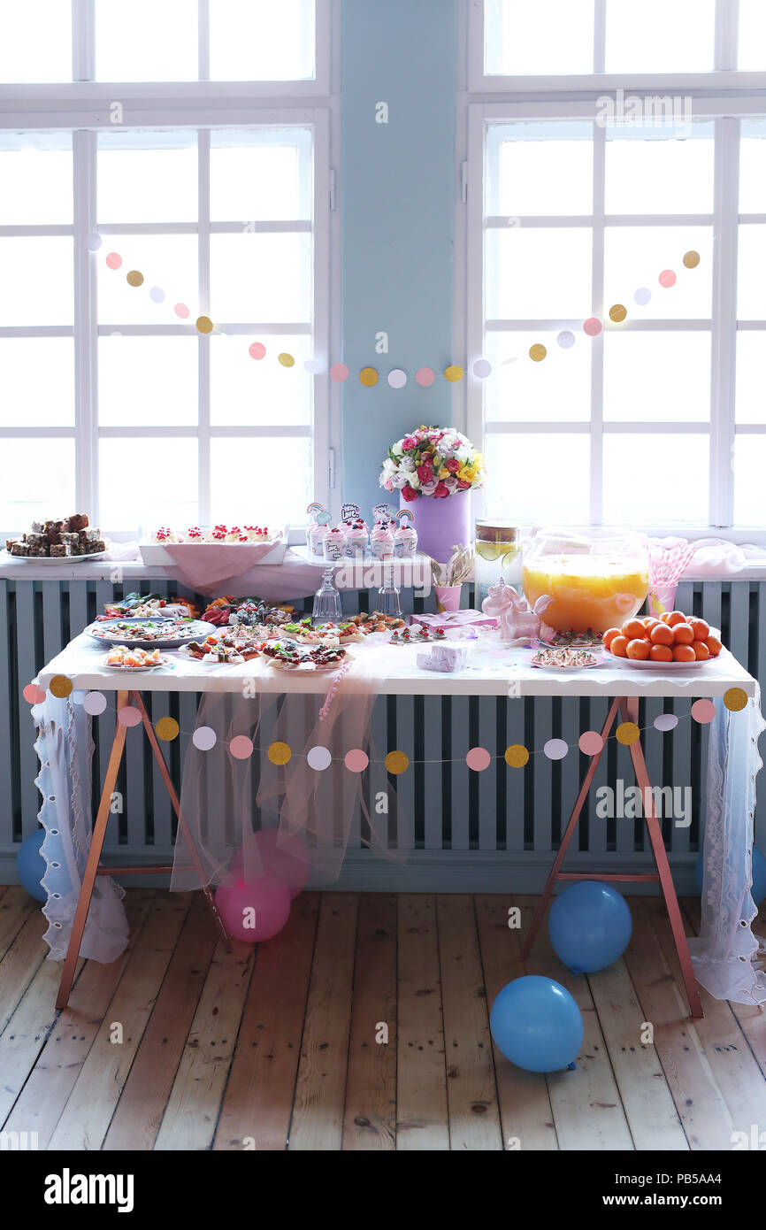 Party buffet food hi-res stock photography and images - Alamy