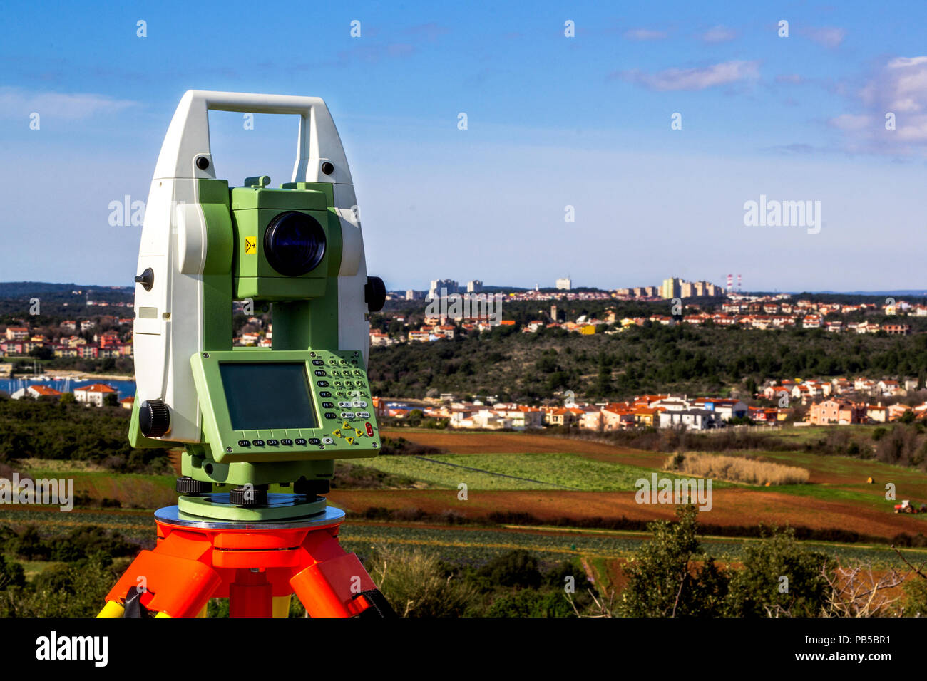 Map building robot hi-res stock photography and images - Alamy