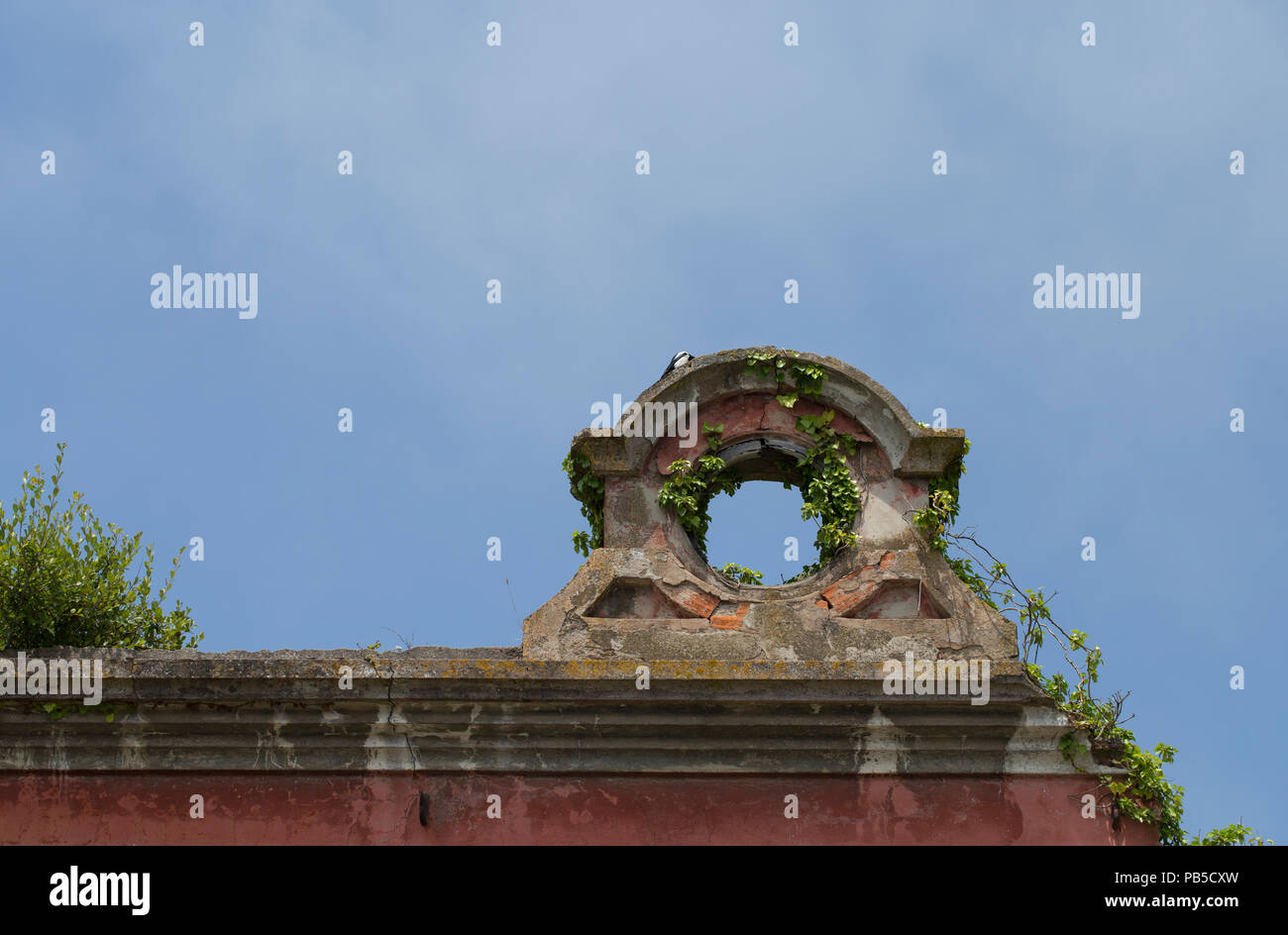Wall cornice hi-res stock photography and images - Alamy