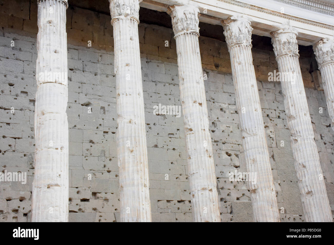 Rome, temple of Hadrian, Roman temple of 145 AD with 11 Corinthian ...