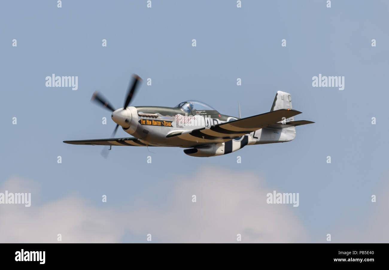 WW2 Mustang Fighter aircraft in flight Stock Photo - Alamy