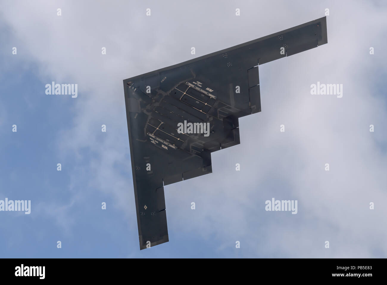 B2 stealth bomber hi-res stock photography and images - Alamy