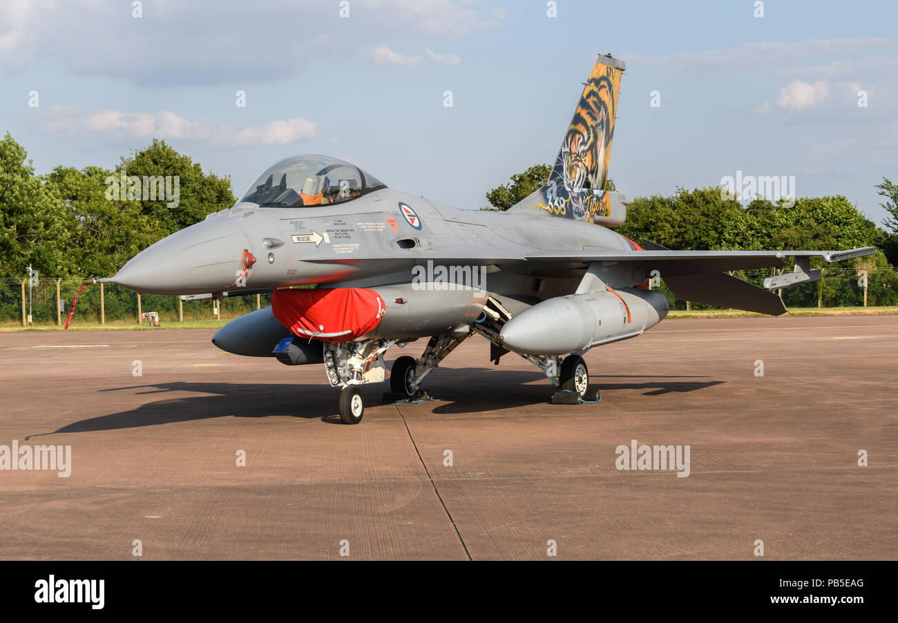 Lockheed F 16 Fighting Falcon Stock Photos & Lockheed F 16 Fighting ...