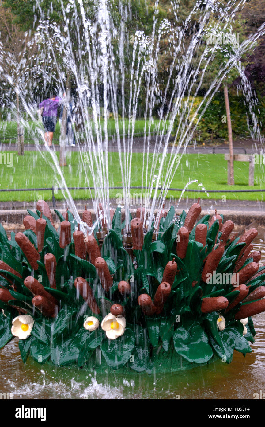 Green water fountain hi-res stock photography and images - Alamy