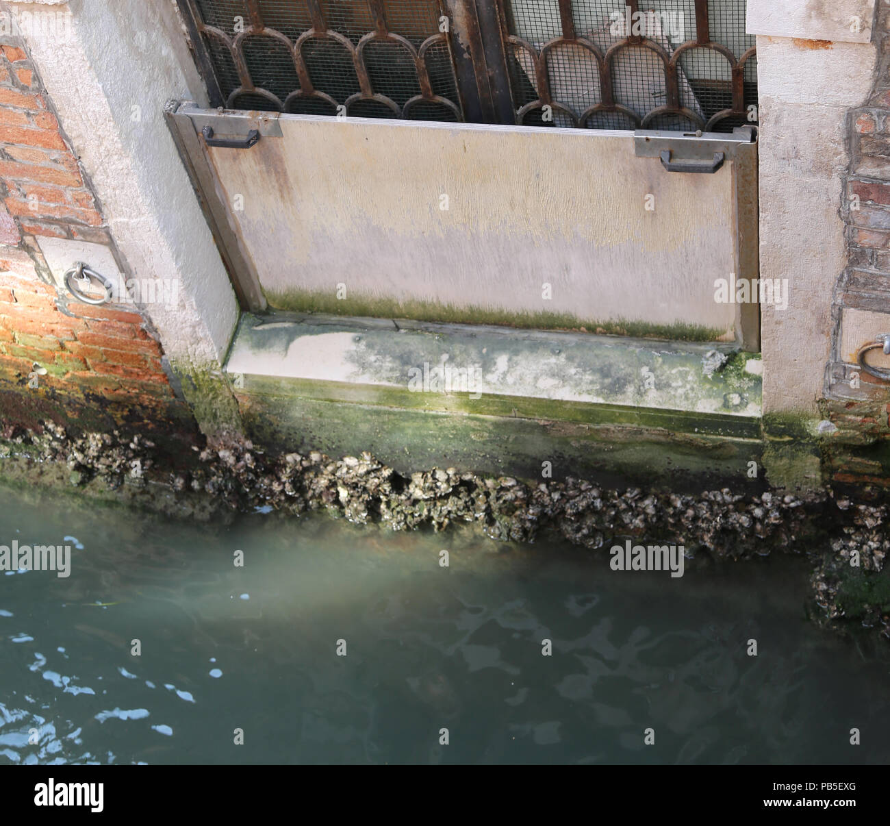 Prevent tidal flooding hi-res stock photography and images - Alamy