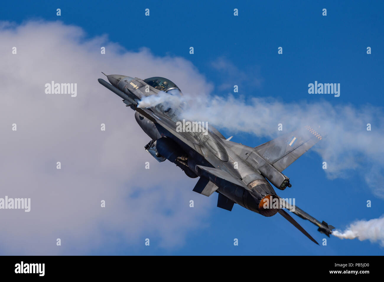 Conformal fuel tanks hi-res stock photography and images - Alamy
