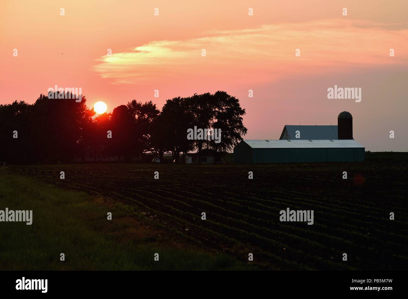 Sycamoe, Illinois, USA. A late spring day comes to an end behind a ...