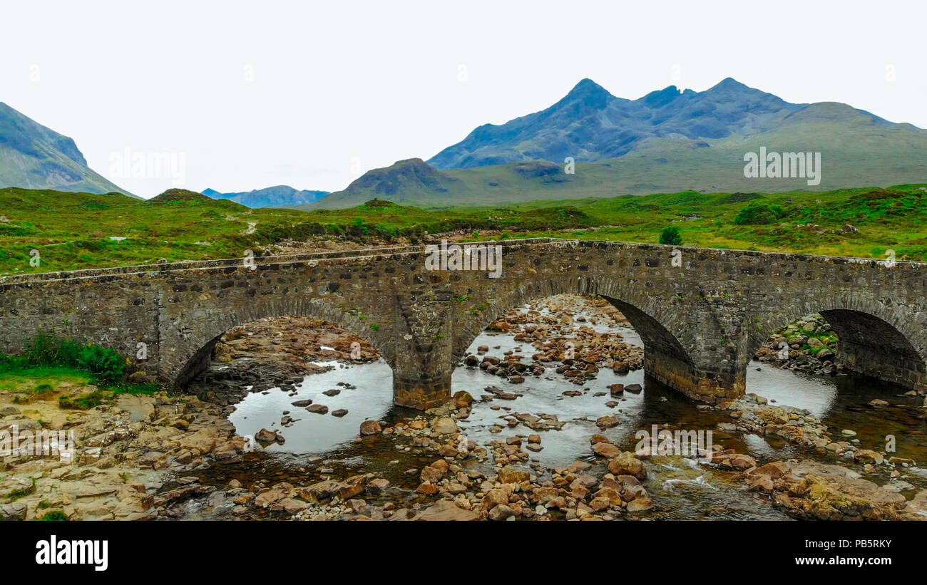 The amazing Scottish Highlands - Sligachan Bridge on the Isle of Skye ...
