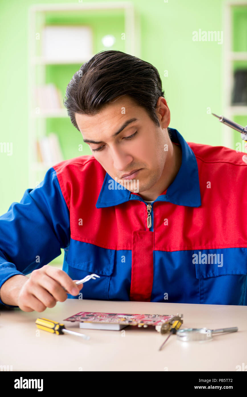 Computer engineer repairing broken desktop Stock Photo - Alamy