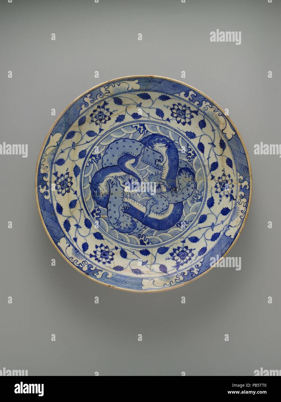 Dish with Two Intertwined Dragons. Dimensions: H. 2 3/4in. (7cm) Diam ...