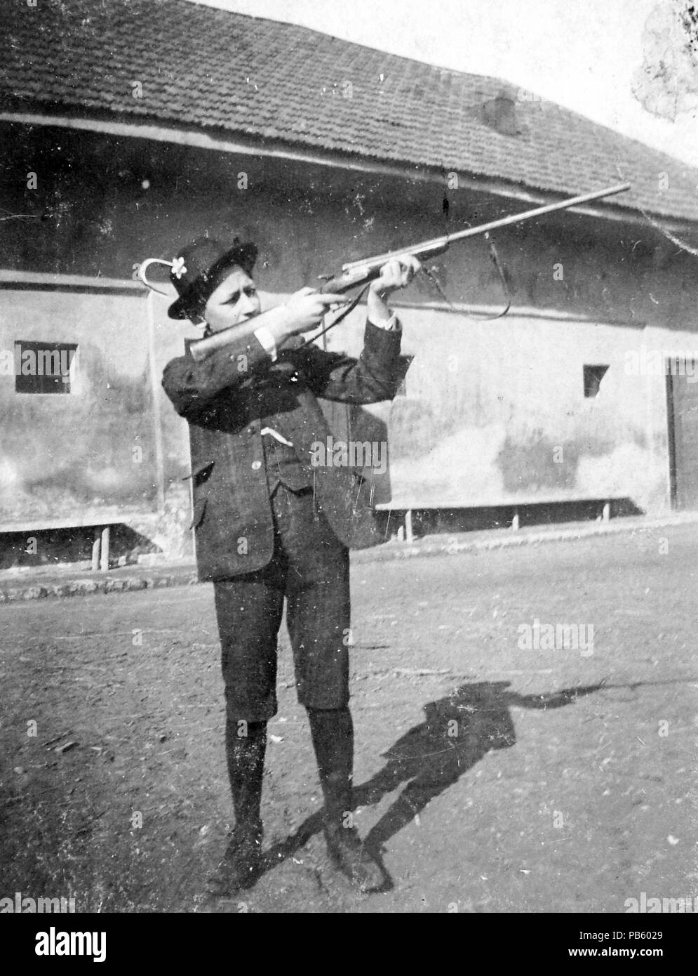 777 Hunter, weapon, yard, posture, man, bench, hat, gun Fortepan 2332 ...