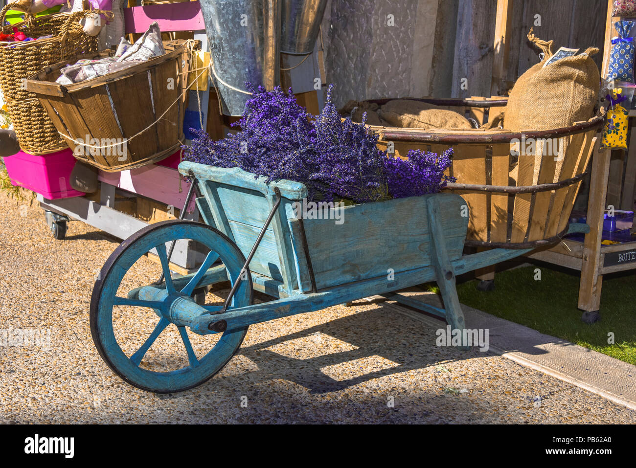 Handcart hi-res stock photography and images - Alamy
