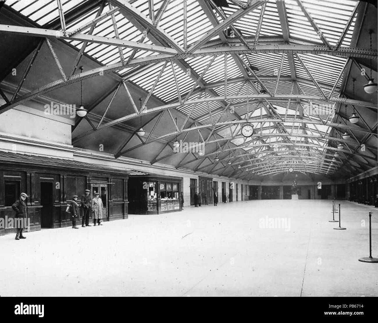 Windsor station Black and White Stock Photos & Images - Alamy