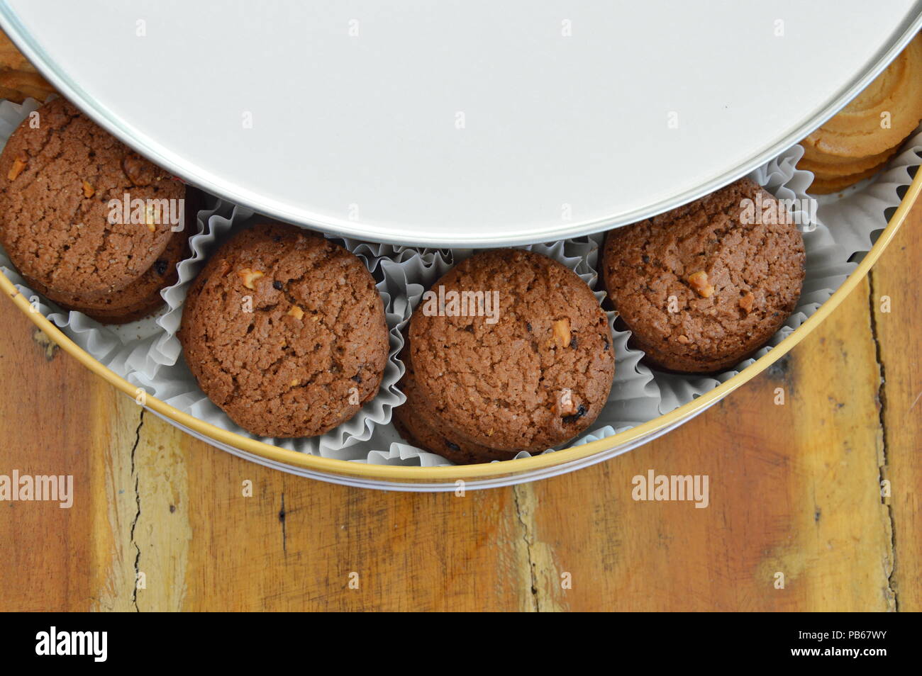 butter cookie in circle box Stock Photo - Alamy