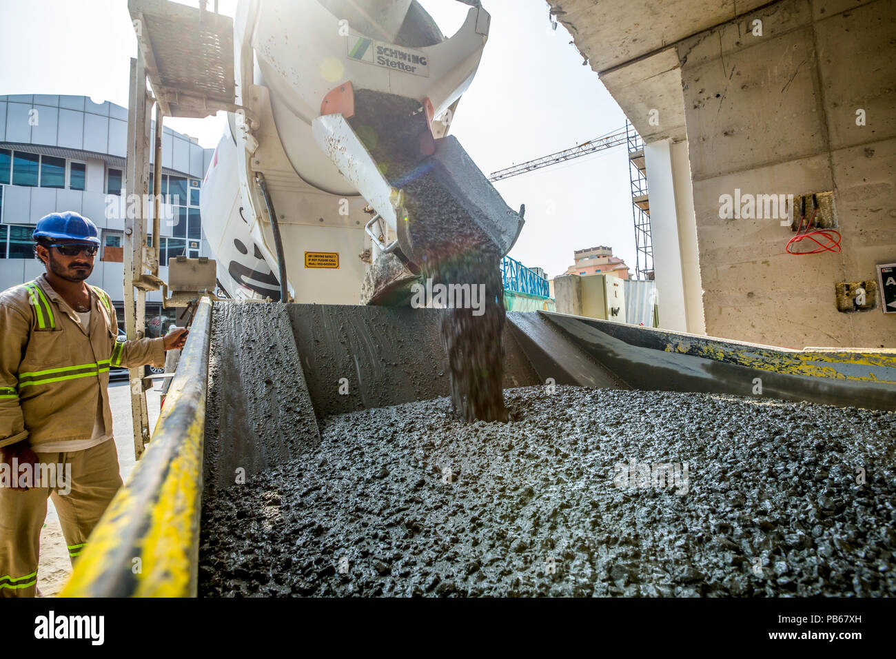 Man mixing cement hi-res stock photography and images - Alamy